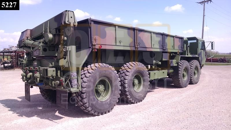 M985 With Winch Oshkosh Corp HEMTT (C-200-104) - Oshkosh Equipment