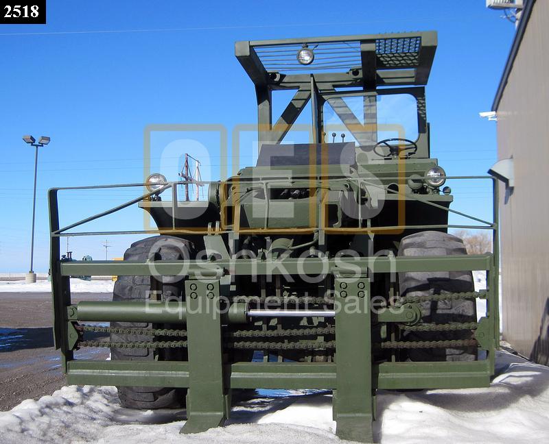 10K Rough Terrain Military Forklift (F-900-22) - Oshkosh Equipment