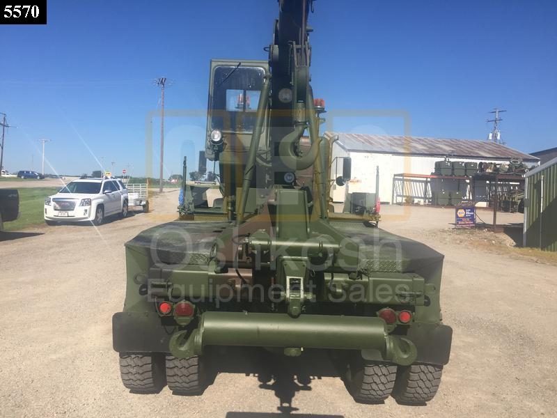 M819 6x6 Military Wrecker/ Recovery Truck (WR-400-20) - Oshkosh Equipment